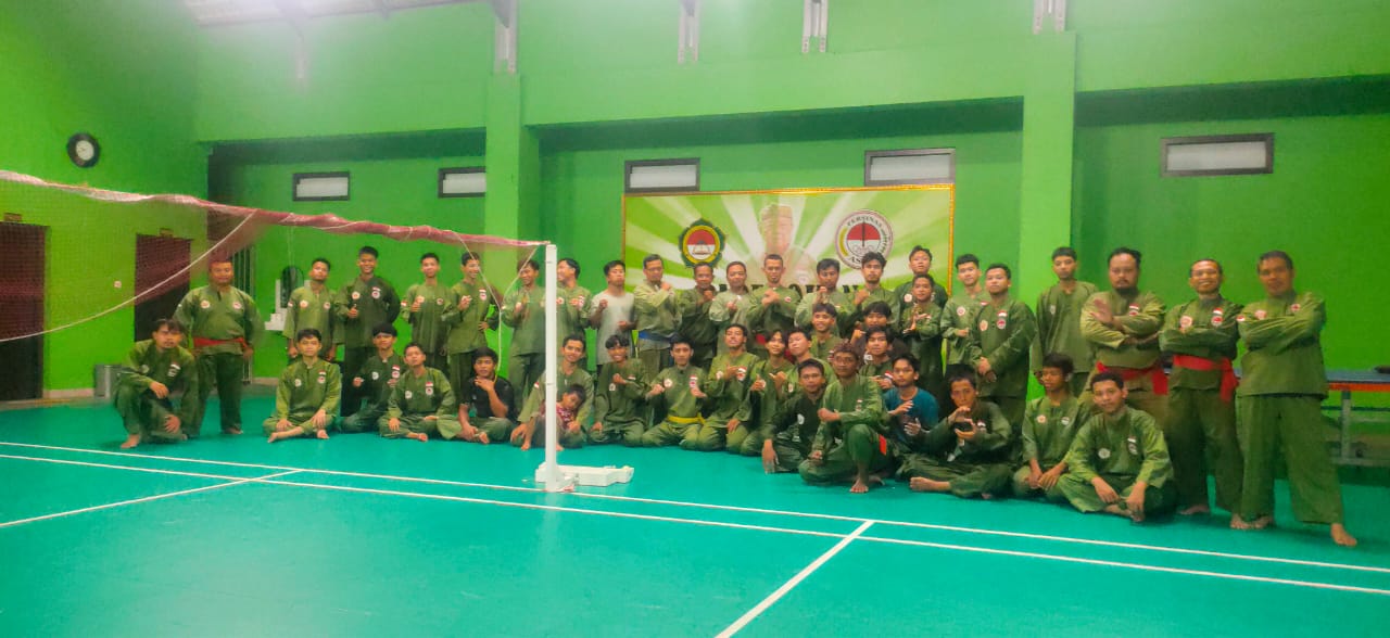 Latihan Rutin PERSINAS ASAD Cikampek Dihadiri 87 Pesilat Putra dan ...